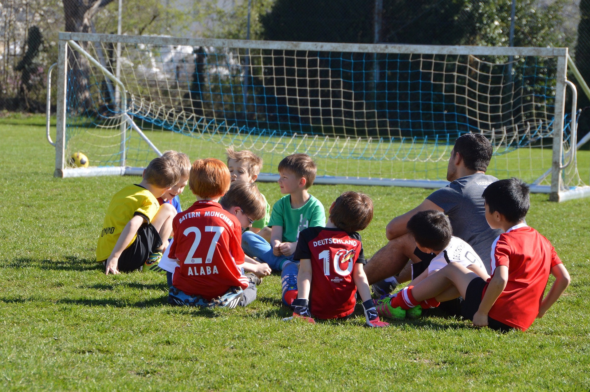 Teaching tactics and teamwork to young children in sports ...