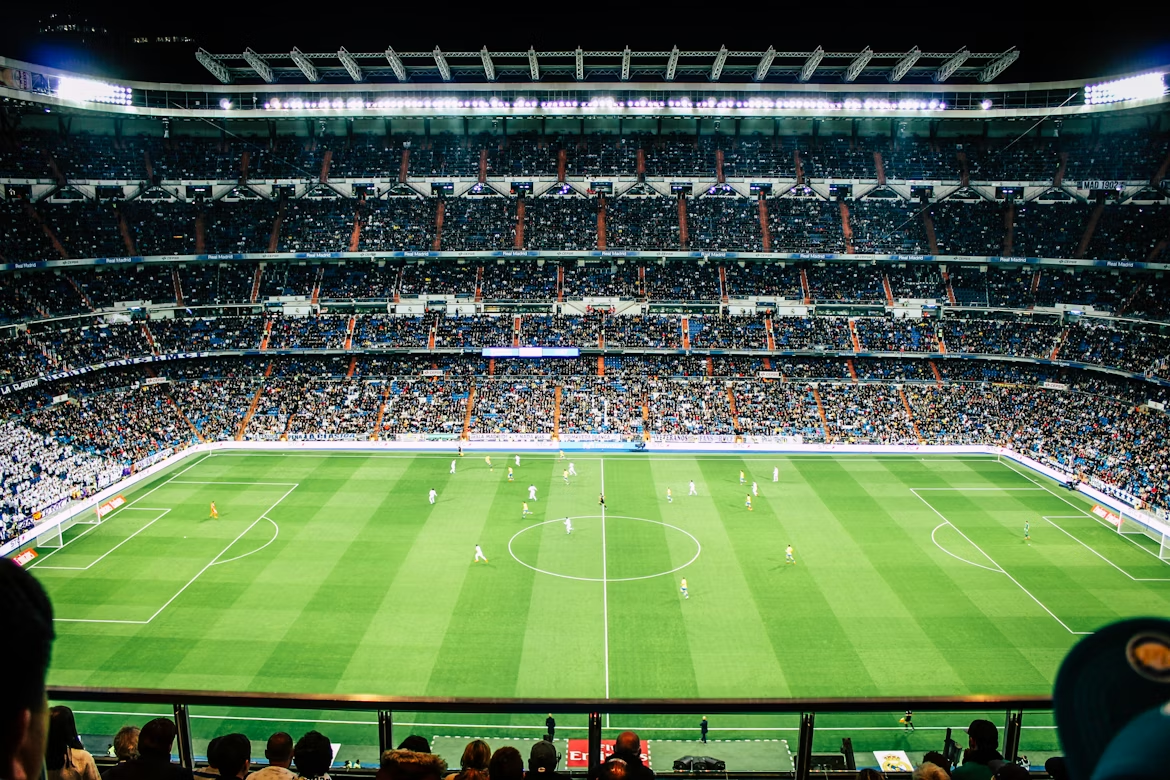 How long is a football field? Official dimensions explained for players ...